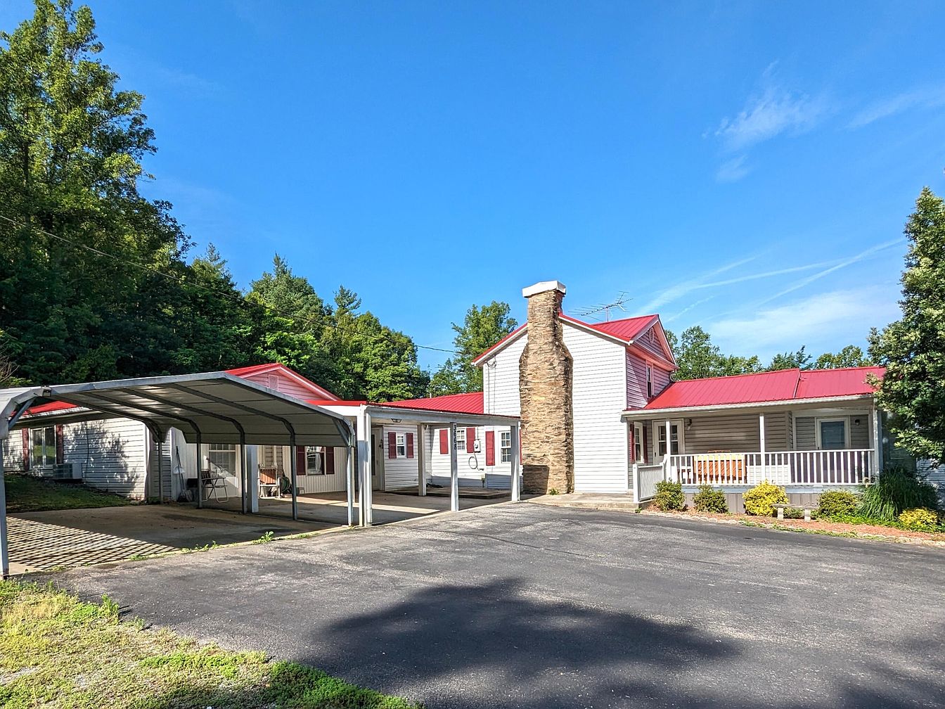 Charming 1898 Retreat in Rocky Mount, Virginia, Nestled on Over 5 ...