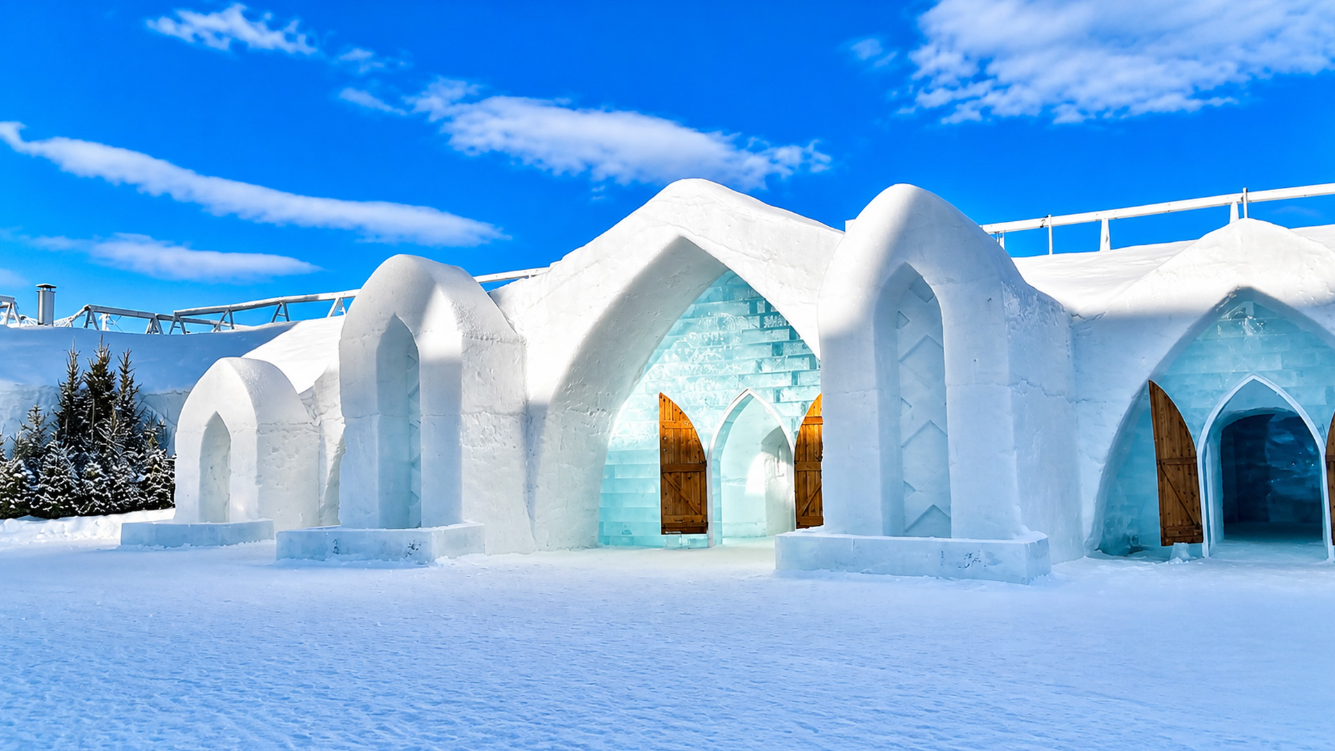 Un hotel hecho بالكاملamente de hielo en Quebec
