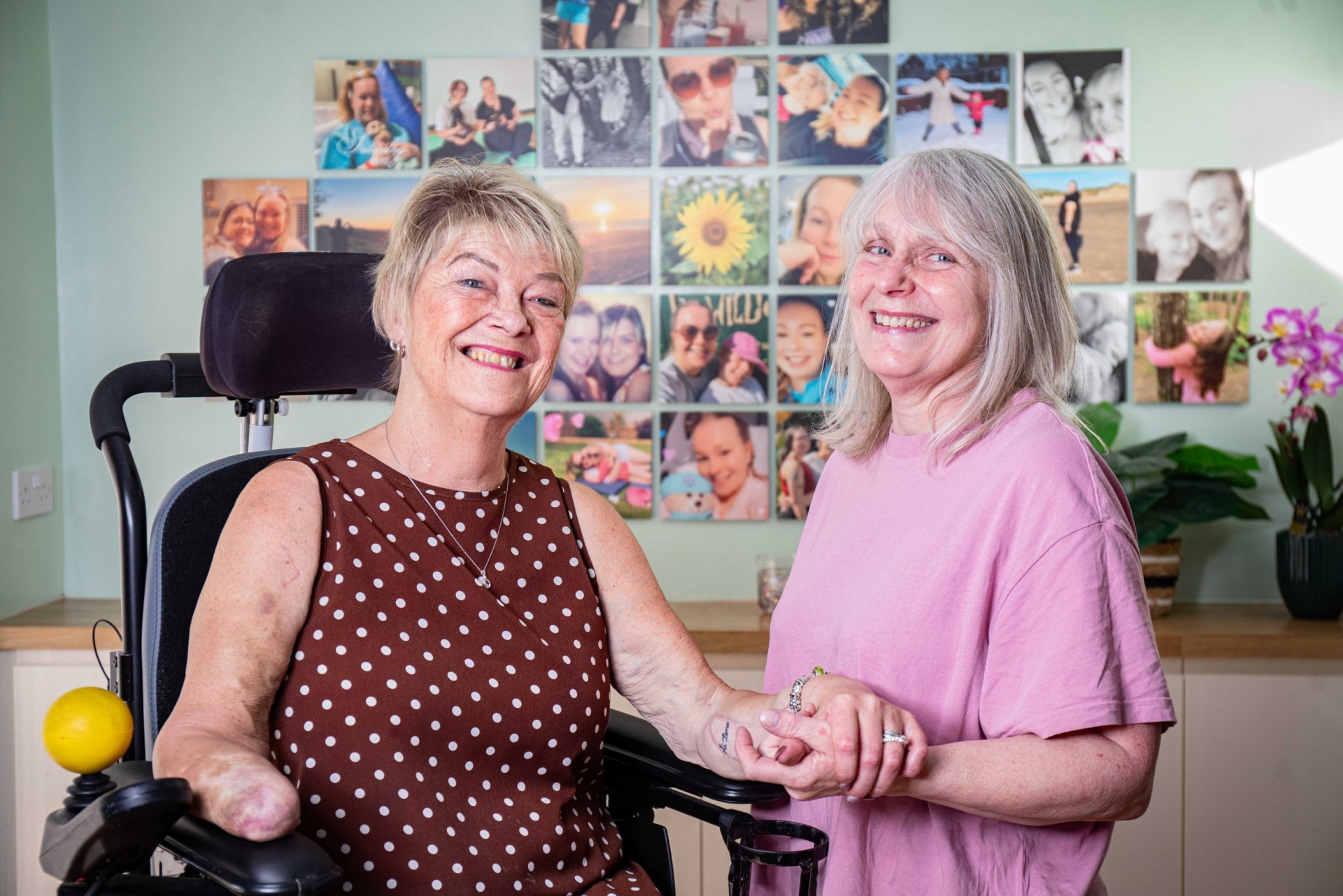 Mum shares moment she met transplant recipient who received daughter’s hand
