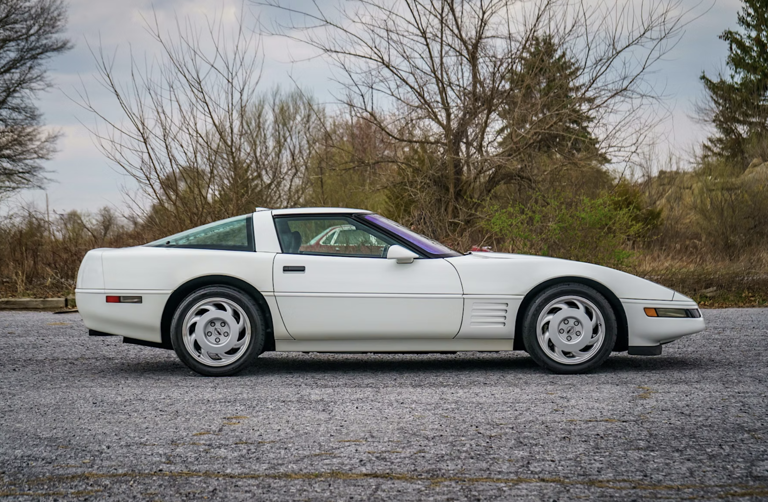 Low-mileage 1991 Corvette ZR-1 draws strong bidding ahead of auction close