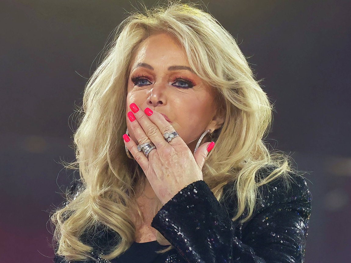 After emergency surgery: Bonnie Tyler reportedly in induced coma
