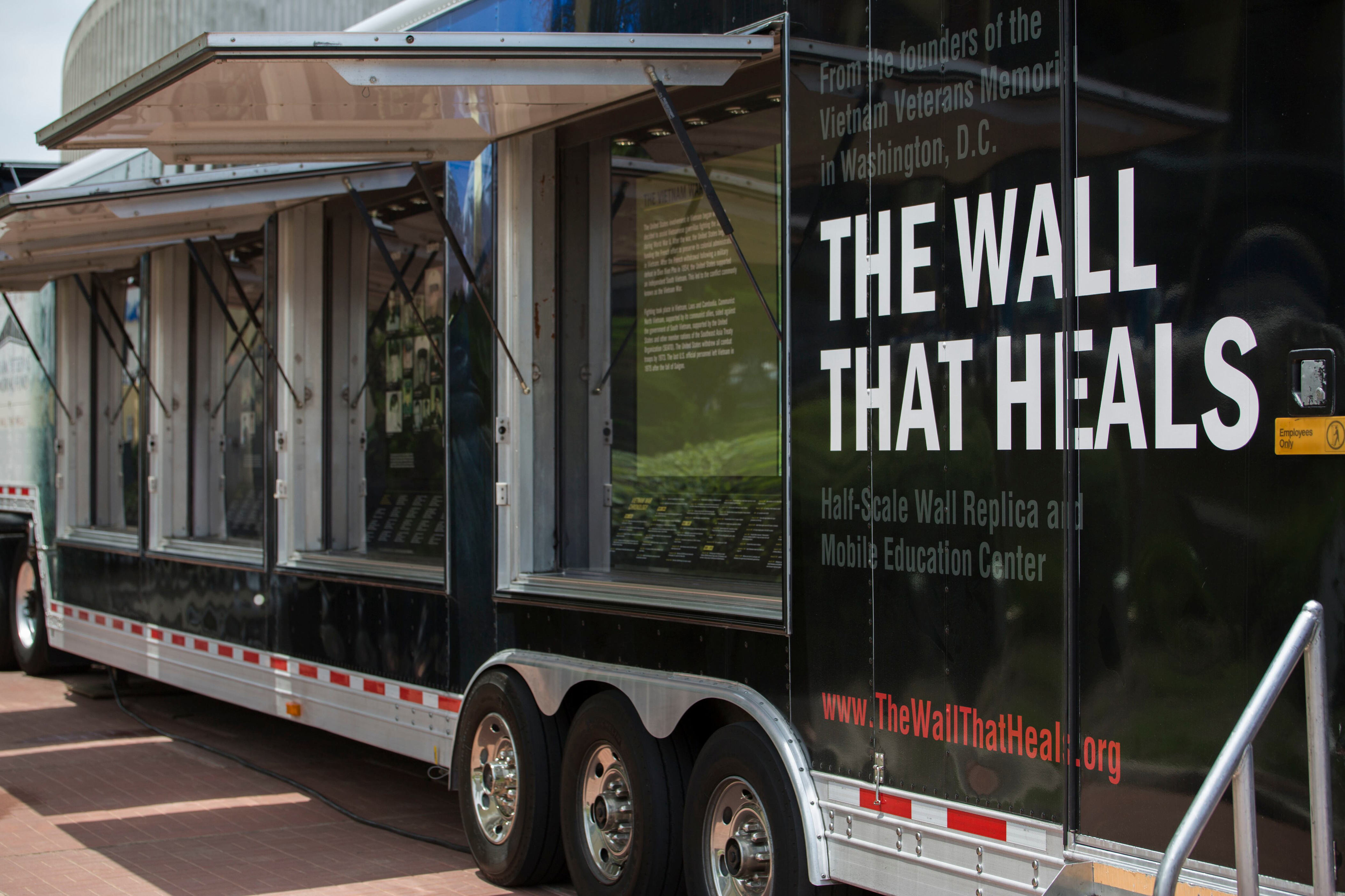 SD Vietnam veterans honored with traveling memorial; families can ...