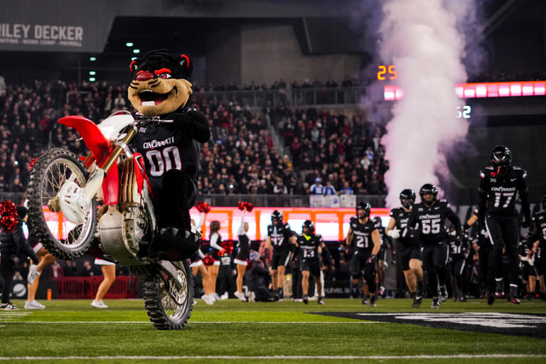 UC Bearcats shooting for packed Nippert Stadium with 3 September games