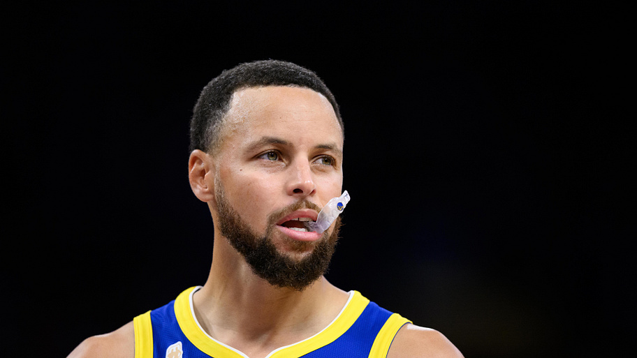 Under Armour slashes prices on Stephen Curry's sneakers