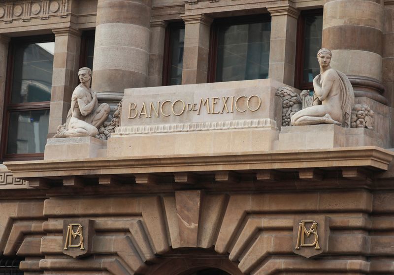 Bank of Mexico cuts interest rate in split vote, ending easing cycle