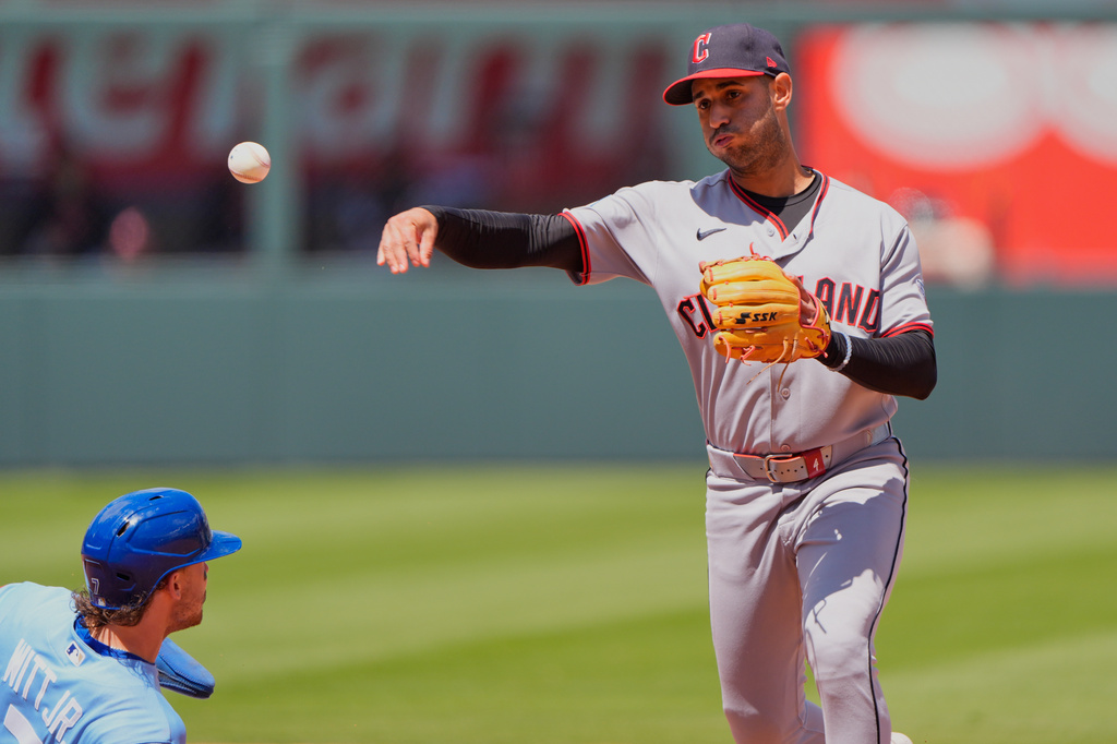 Bo Naylor hits 3-run home run to cement Guardians' 8-5 win over Royals