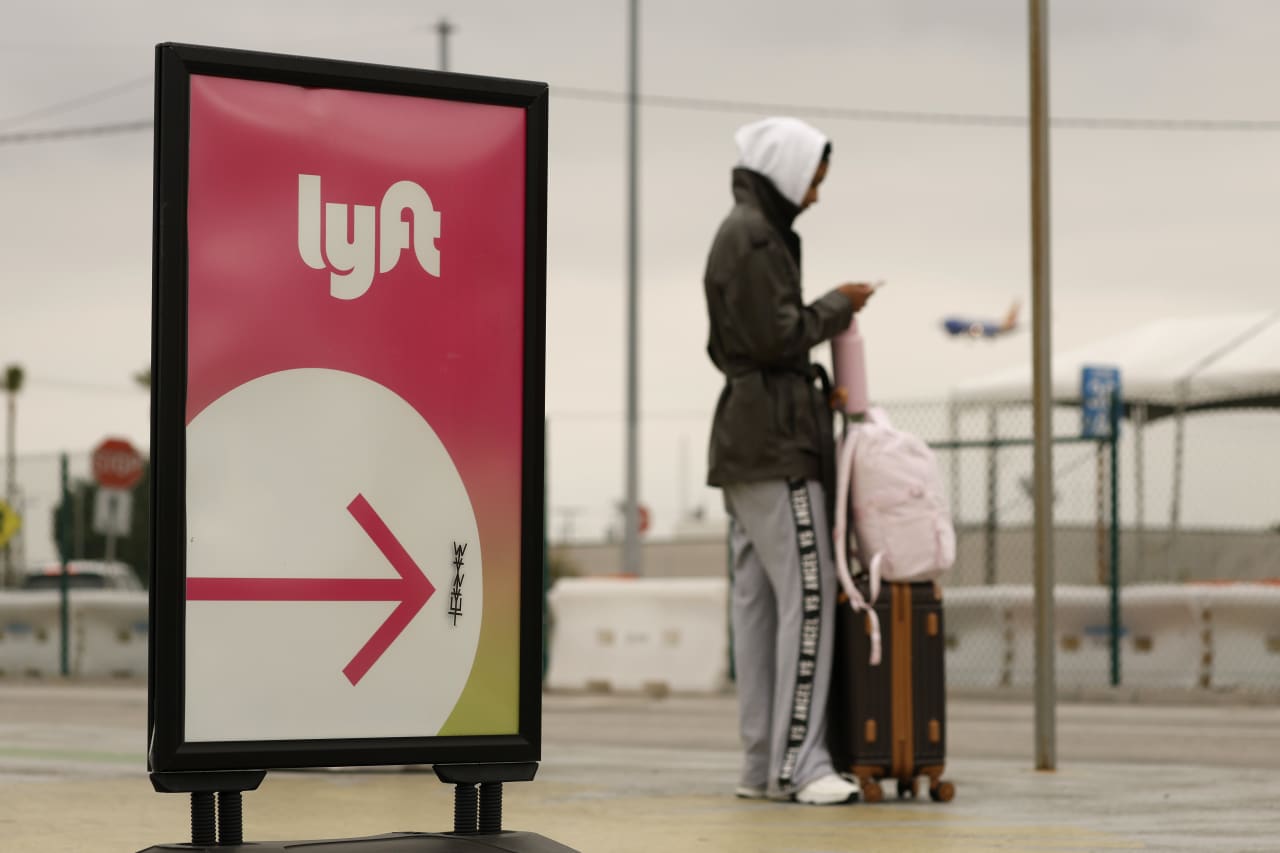 Lyft shares fall on earnings report as total rides disappoint