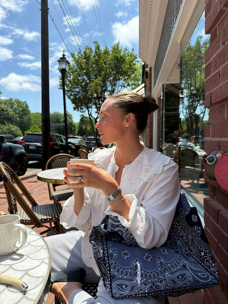 Chic French women are carrying this do-it-all tote — and it’s in a ...
