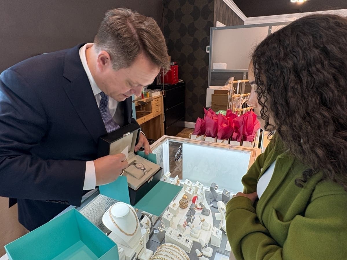 Fairfax Fine Jewelry celebrates ribbon-cutting in Old Town Fairfax