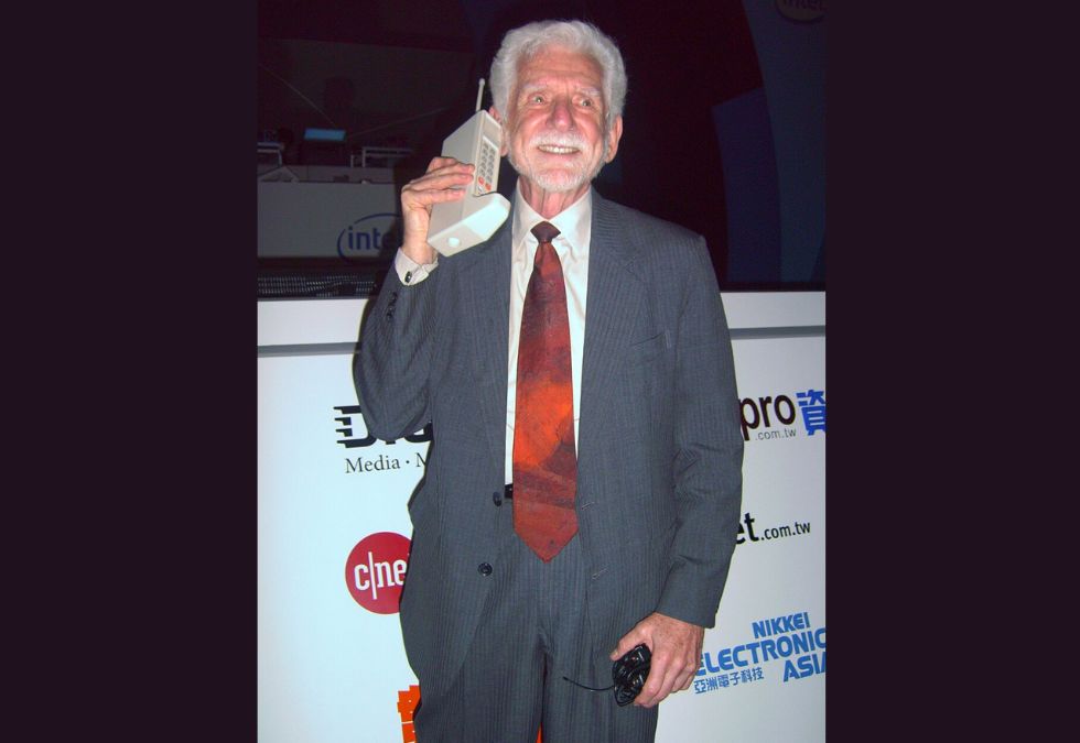 Life with early cell phones in the ’80s & ’90s