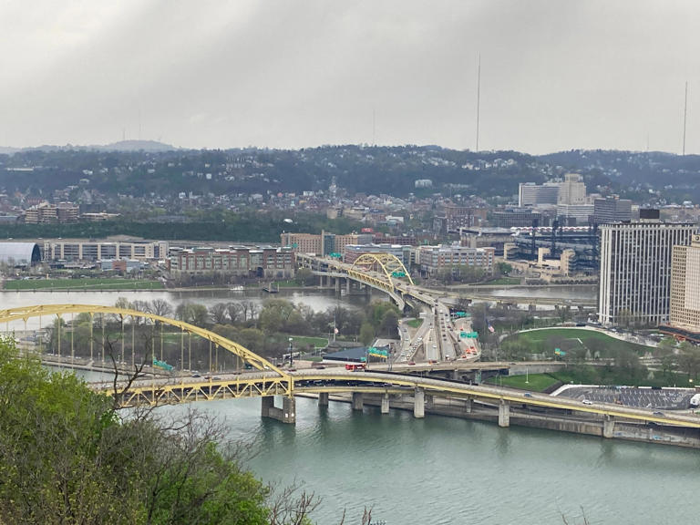 2 dead in Pittsburgh after multi-vehicle crash on Fort Duquesne Bridge