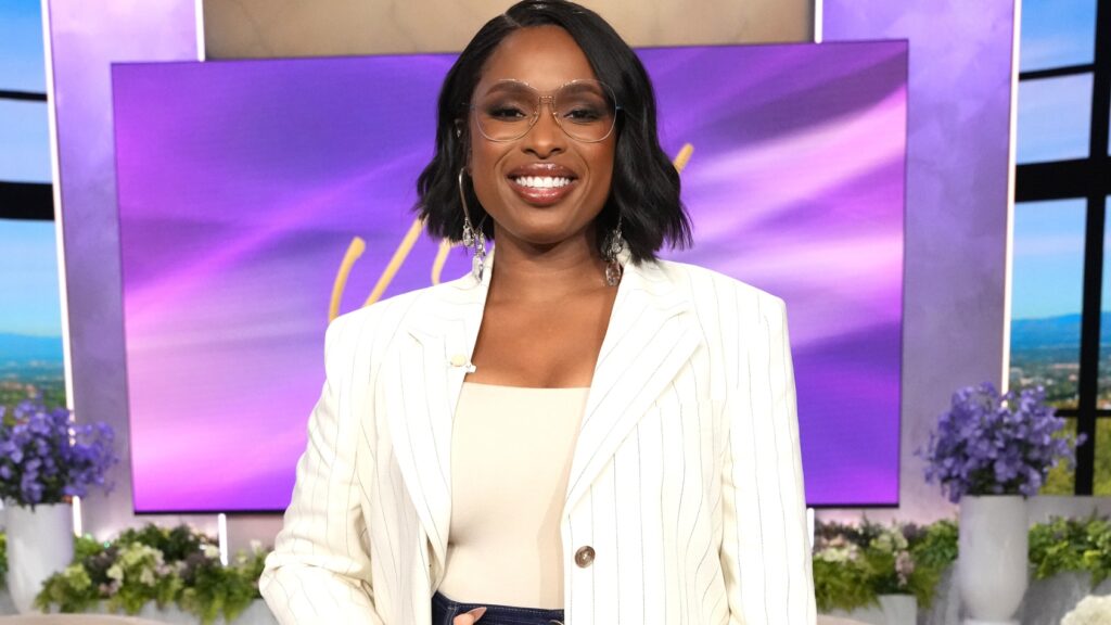 The best Jennifer Hudson Show 'Spirit Tunnel' walks: Erika Alexander ...