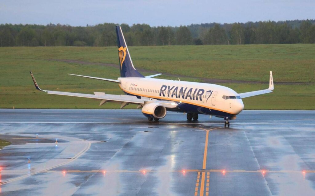 Passeggero ubriaco su un volo Ryanair, l'aereo è costretto a un ...