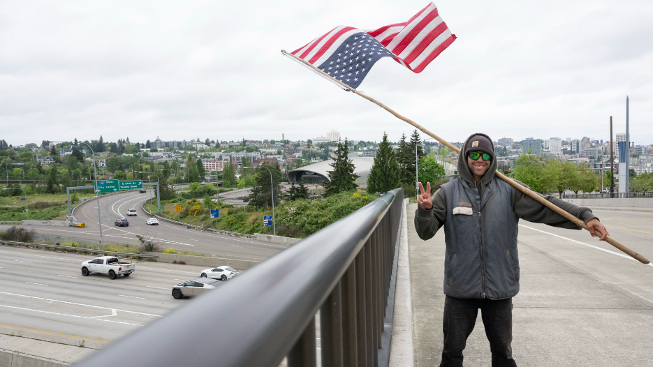 Heard and received: Man who waves flag over I-5 thanks Tacoma (video)