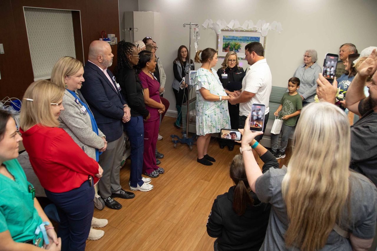 Pregnant bride has impromptu hospital wedding after being admitted with ...