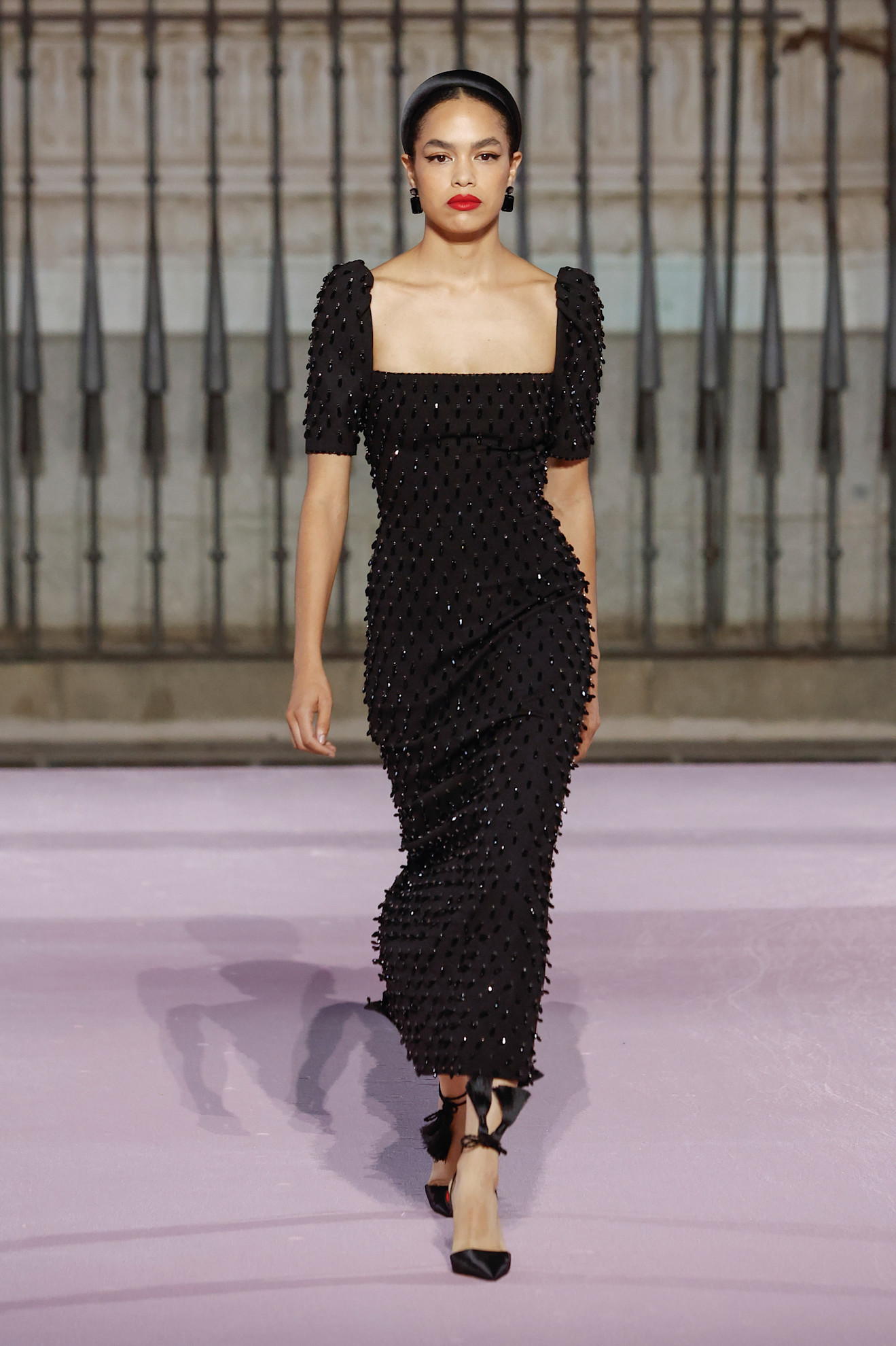 Selena Gomez doesn't need spring jewelry trends in a dress like this