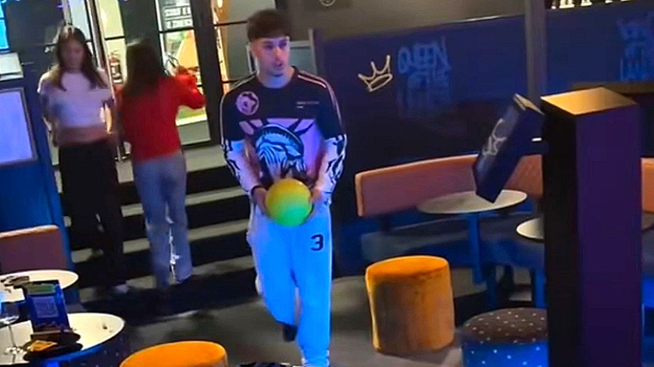 Bowling attempt takes unexpected twist before surprising result