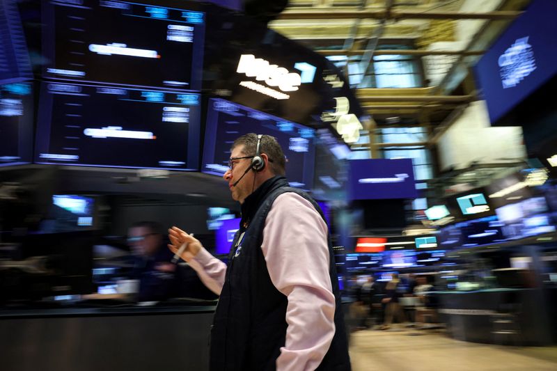 Borsa Usa, S&P 500 e Nasdaq su massimi, sollievo per calo prezzo greggio