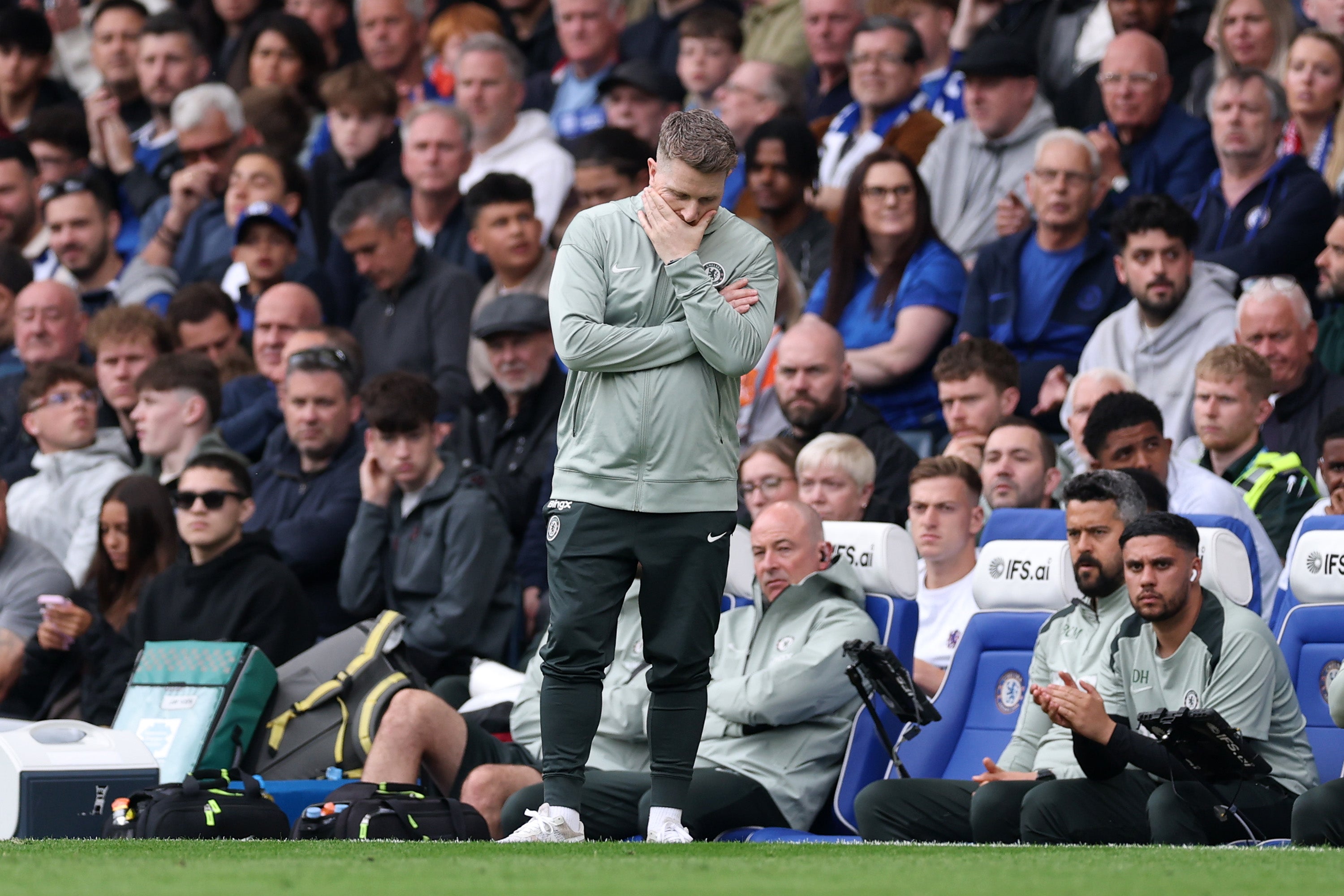 Interim Chelsea boss hits out at accusation of players 'downing tools'