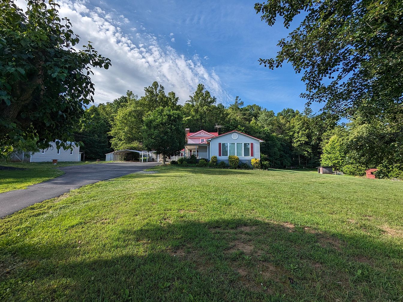 Charming 1898 Retreat in Rocky Mount, Virginia, Nestled on Over 5 ...