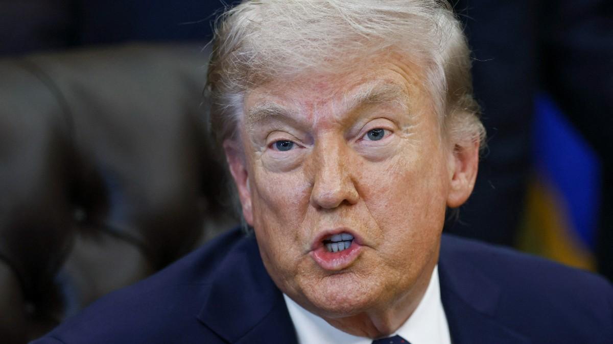 Donald Trump branded 'dumbest president in history' as he explains the ...