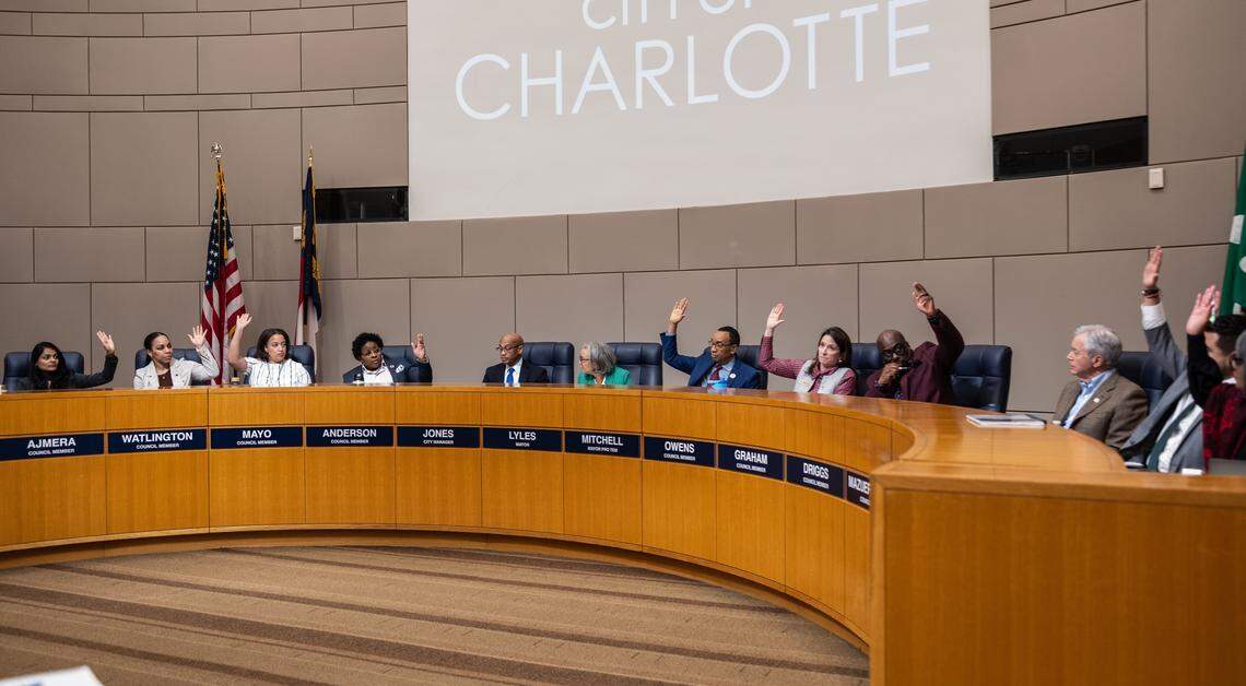 Who will be Charlotte's next mayor after Lyles resigns? Here are ...