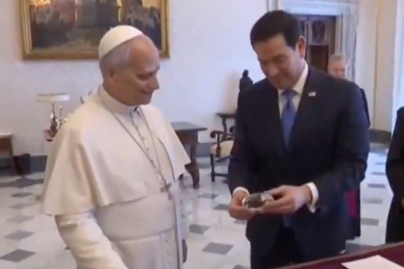 Rubio slammed for 'insulting' crystal gift to Pope Leo for 'the wrong ...