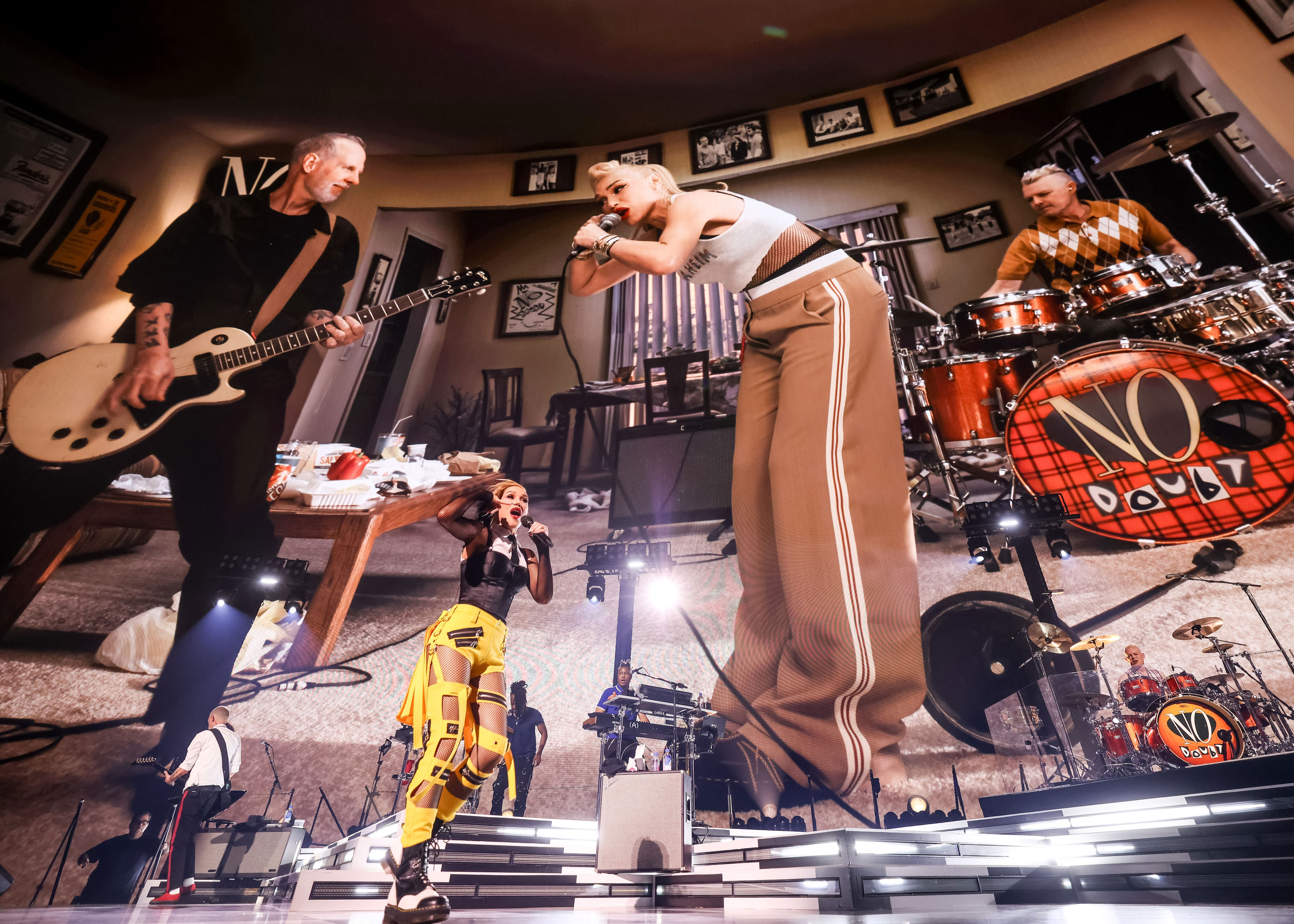 No Doubt kicks off Sphere Las Vegas residency with throwback hits ...