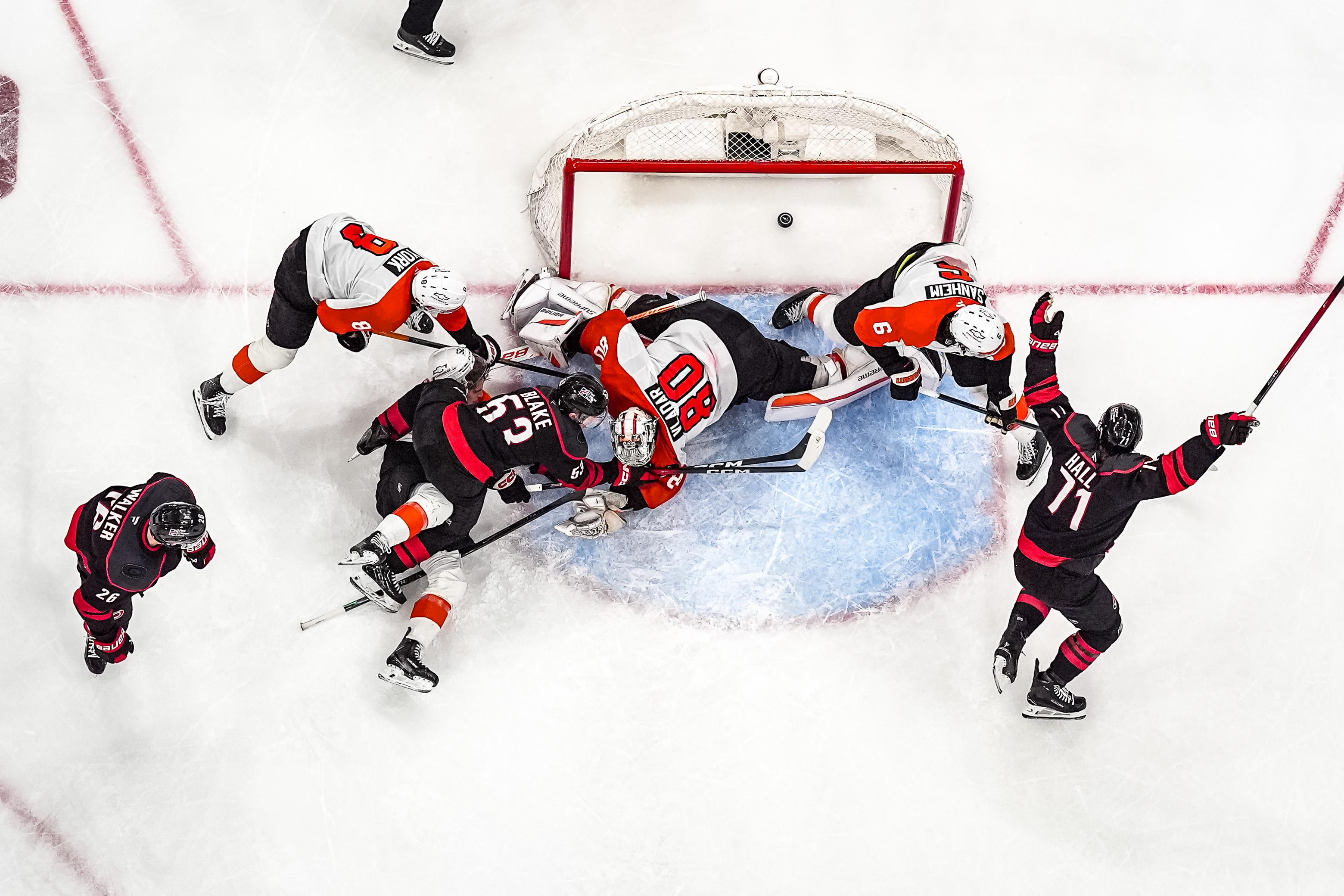 Round 2, game 3 – Hurricanes @ Flyers: Preview and game thread