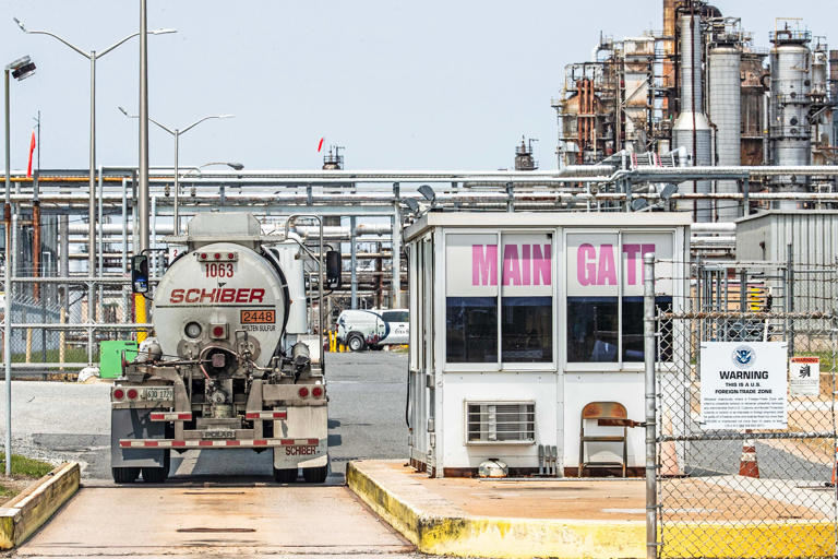 Increased sulfur dioxide emissions at DE City Refinery for 4 weeks