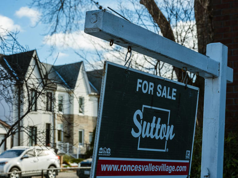 Fixed mortgage rates follow falling oil prices