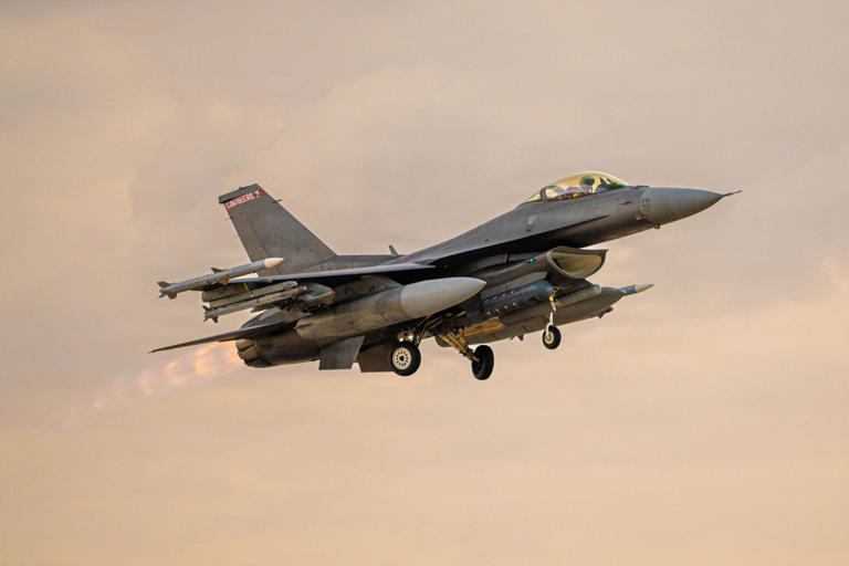 Saudi Arabia, Kuwait lift curbs on US military access to bases, airspace