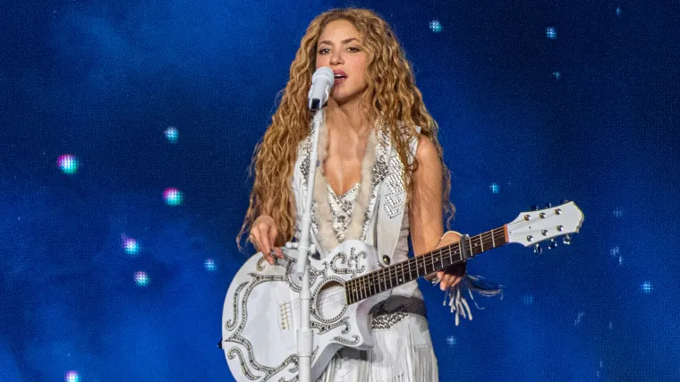 Who is Shakira's boyfriend? Meet British actor Lucien Laviscount as ...