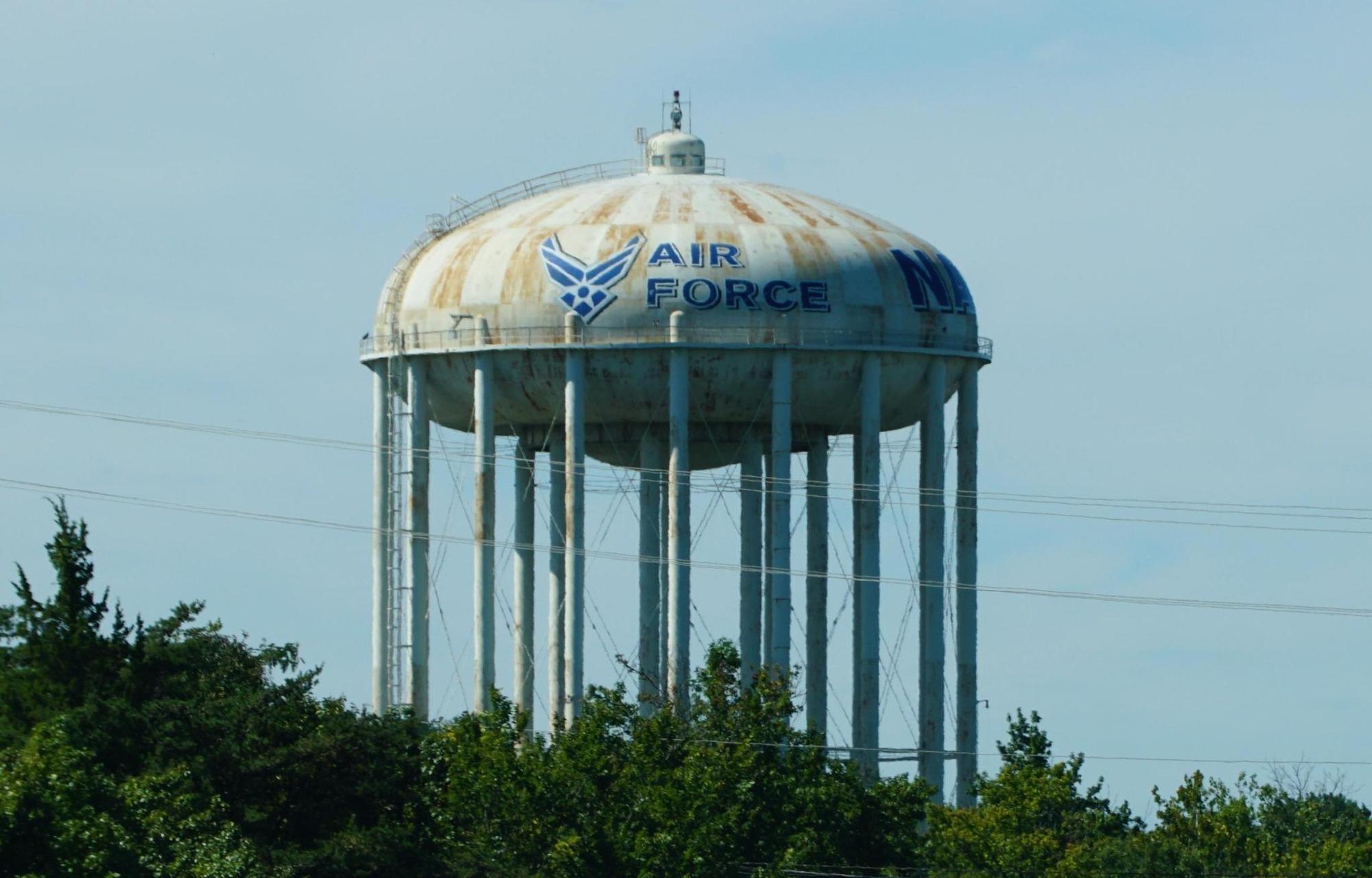 Military slow-rolled news of jet fuel leak at base near Washington