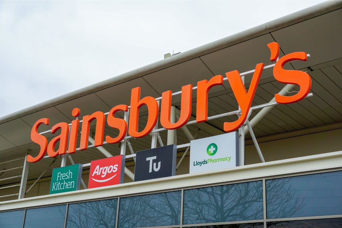 Women With Big Boobs Racing To Sainsbury S For 17 Dress That Fixes A