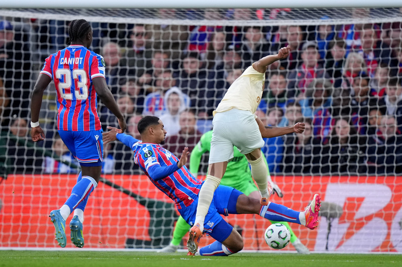 Do finále Konferenční ligy postoupily Crystal Palace a Rayo Vallecano