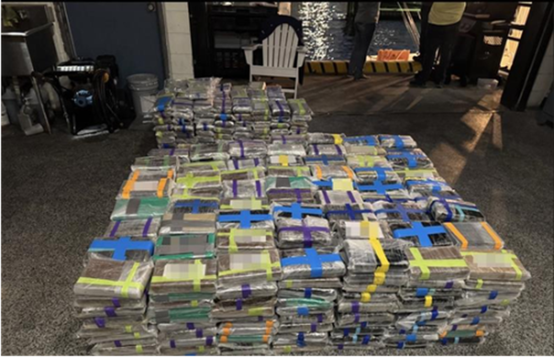 Interceptan barco con casi 1.7 toneladas de cocaína cerca de Miami ...