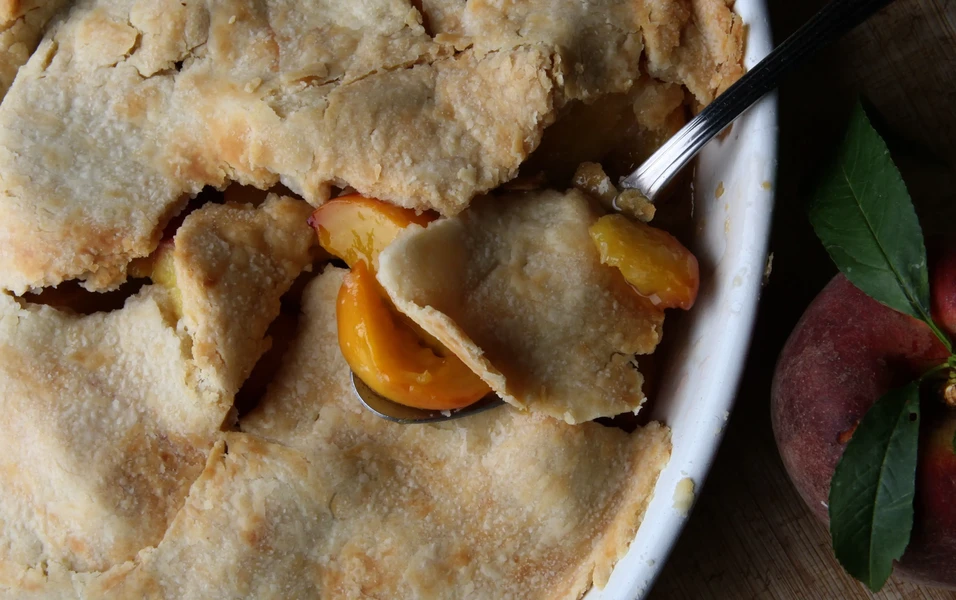 Blue ribbon peach cobbler recipe wins over home cooks