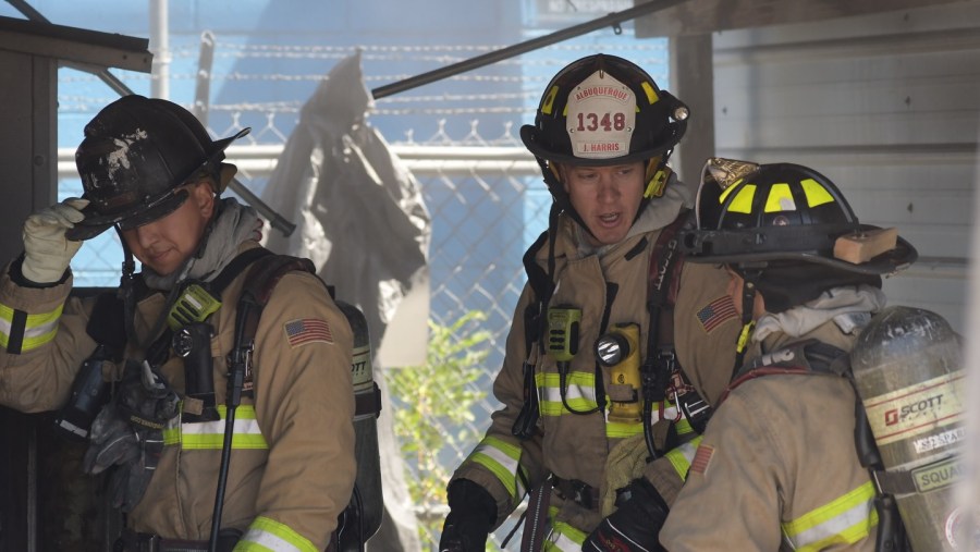 Firefighters respond to fire at abandoned northwest Albuquerque building