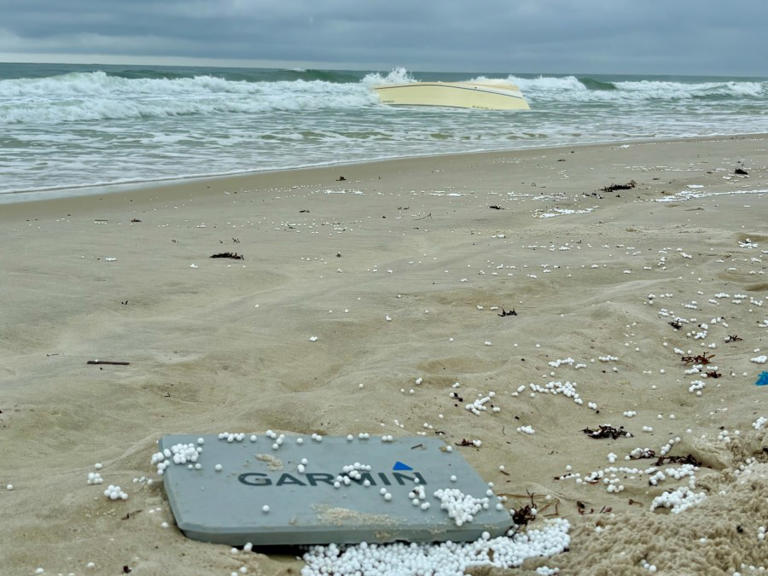 Gulf Shores beach-goers react to capsized boat washing ashore