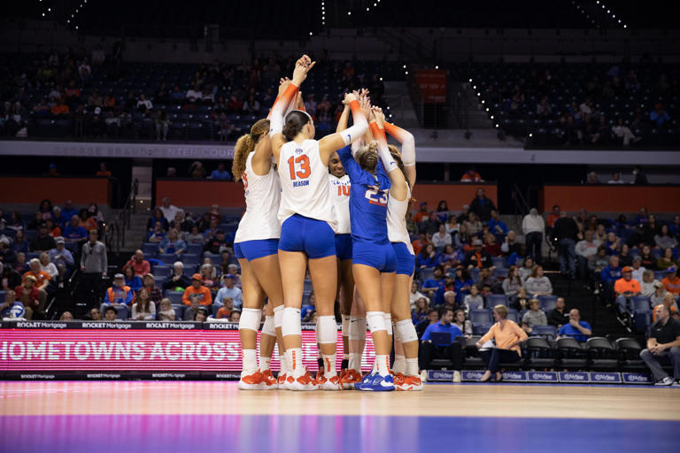 Florida volleyball to participate in Spikes Under the Lights showcase