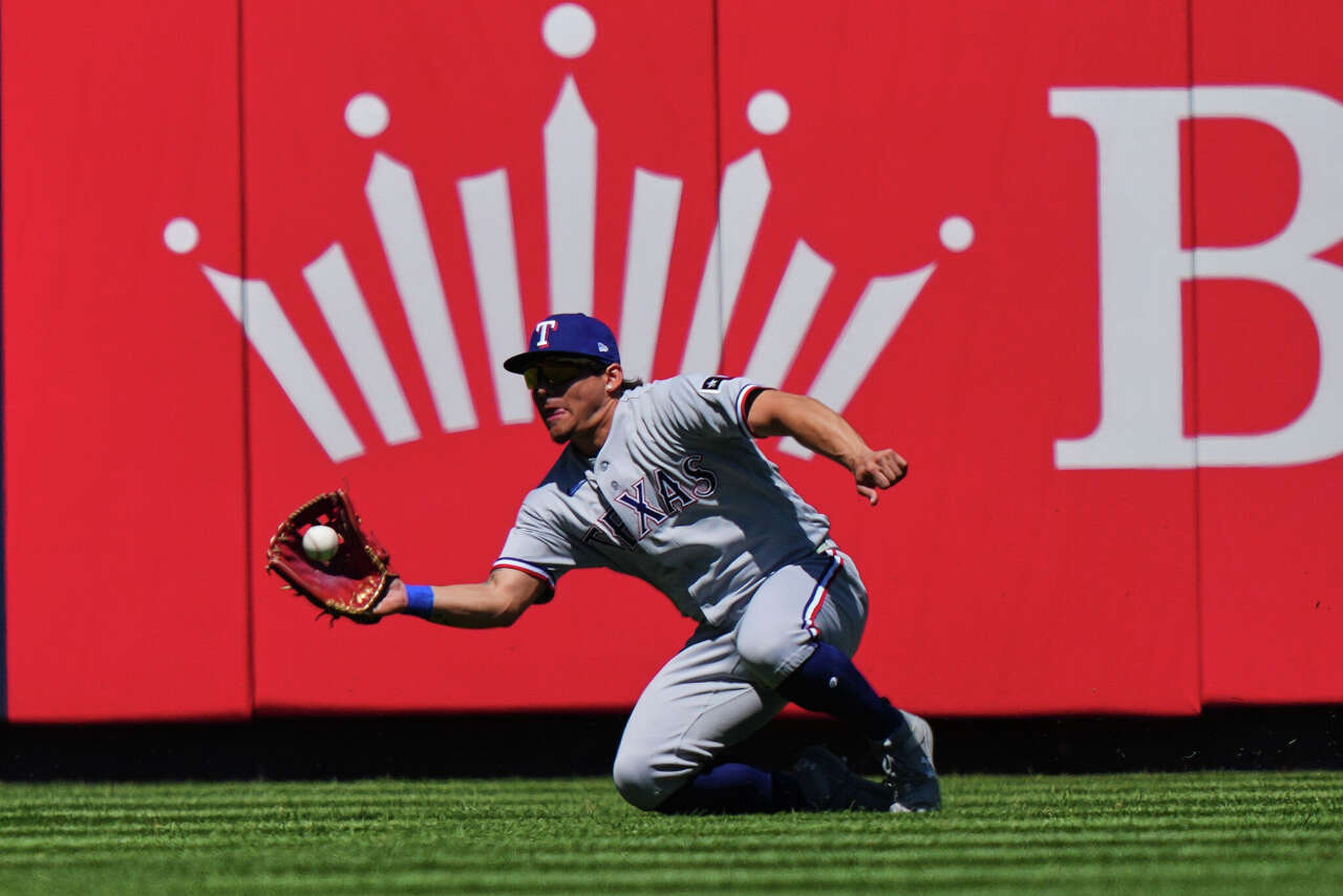 Rangers' slim margin for error takes center stage in defensive miscue ...