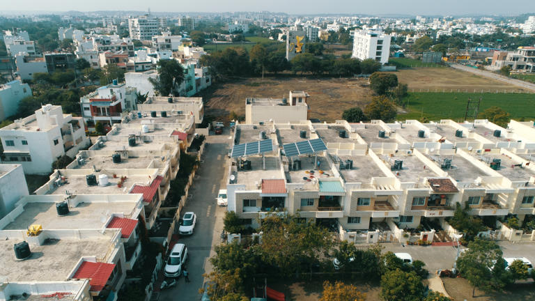 Is rooftop solar worth it for middle class homes? Here's the math