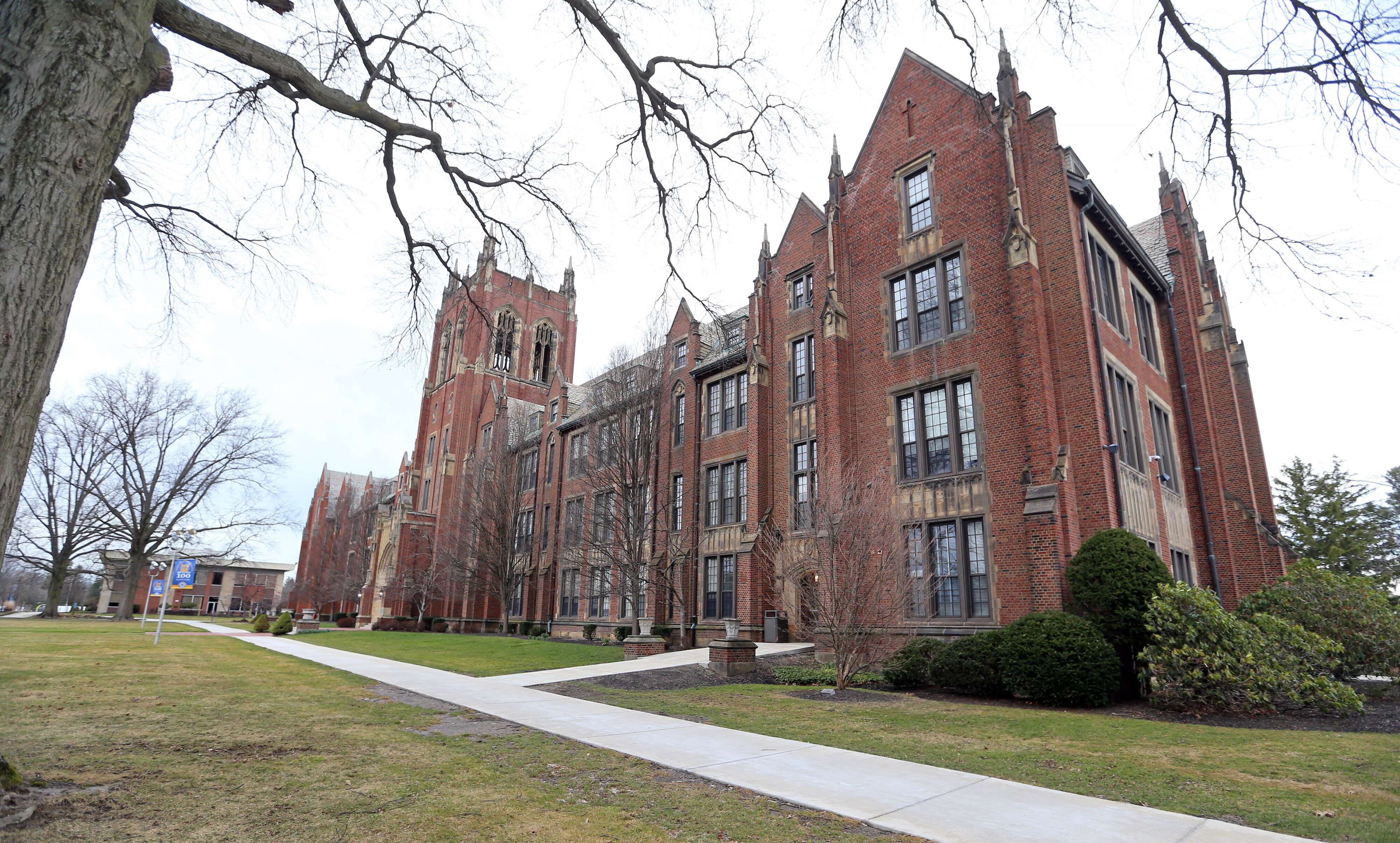 Akron Children’s Hospital wins auction for Notre Dame College