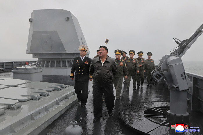 NK.'s test of destroyer Choe Hyon's maneuverability