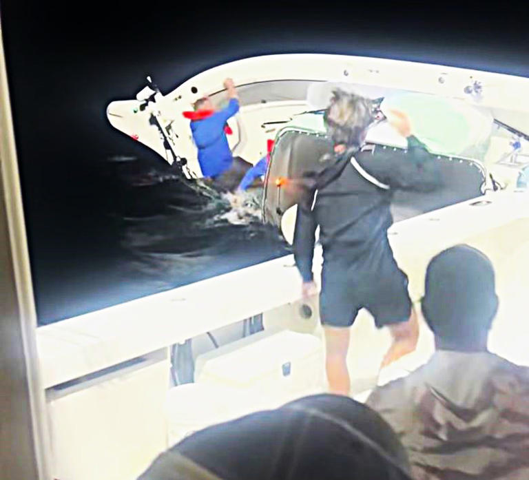 Gulf Shores beach-goers react to capsized boat washing ashore