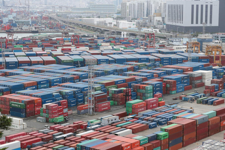 Overseas IBs lift South Korea growth forecast to 2.4%