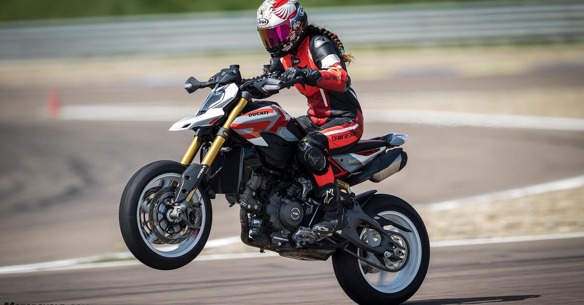 Mastering the bike slide - just trust the machine