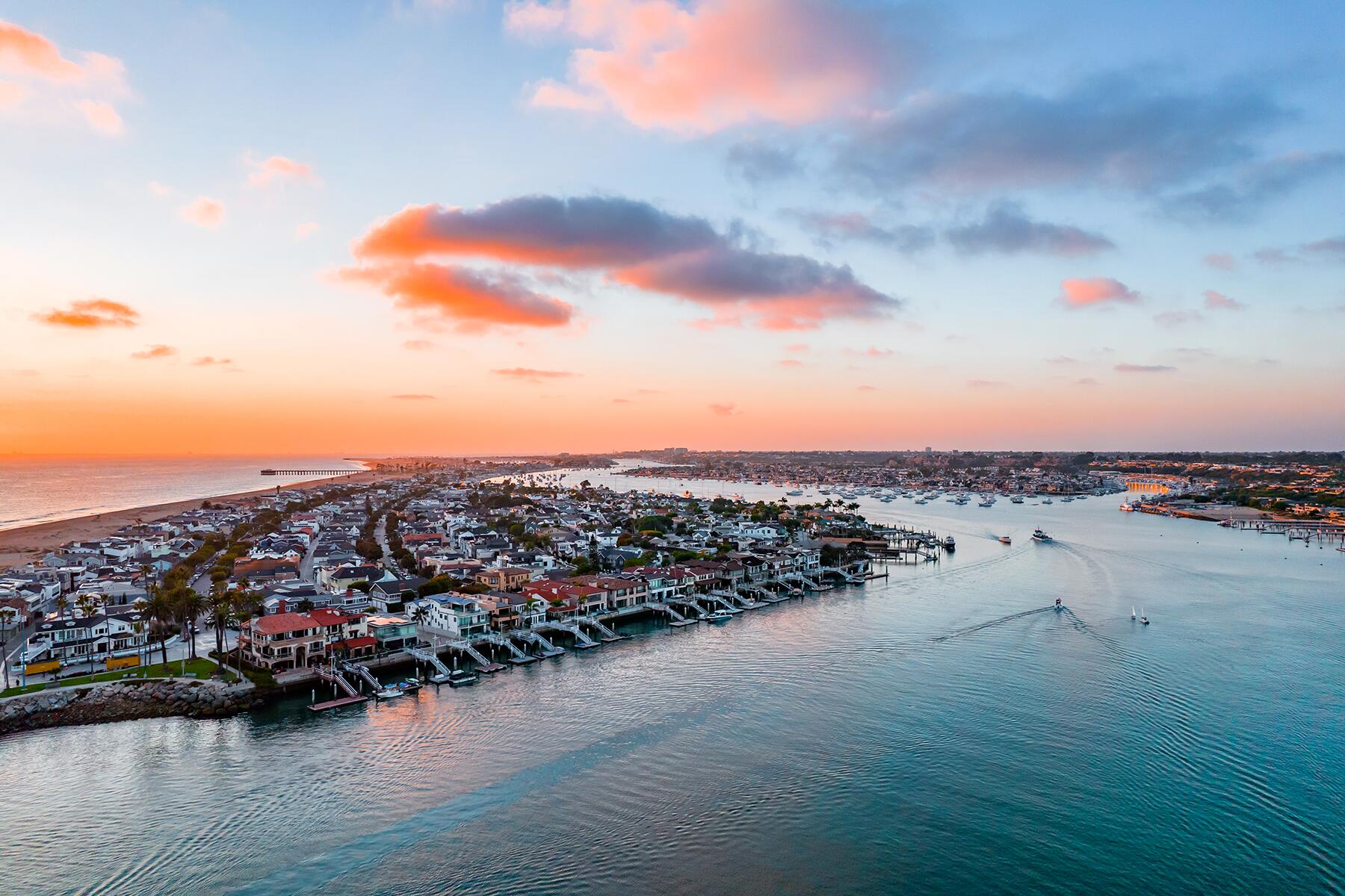 The 10 most beautiful marina towns in America