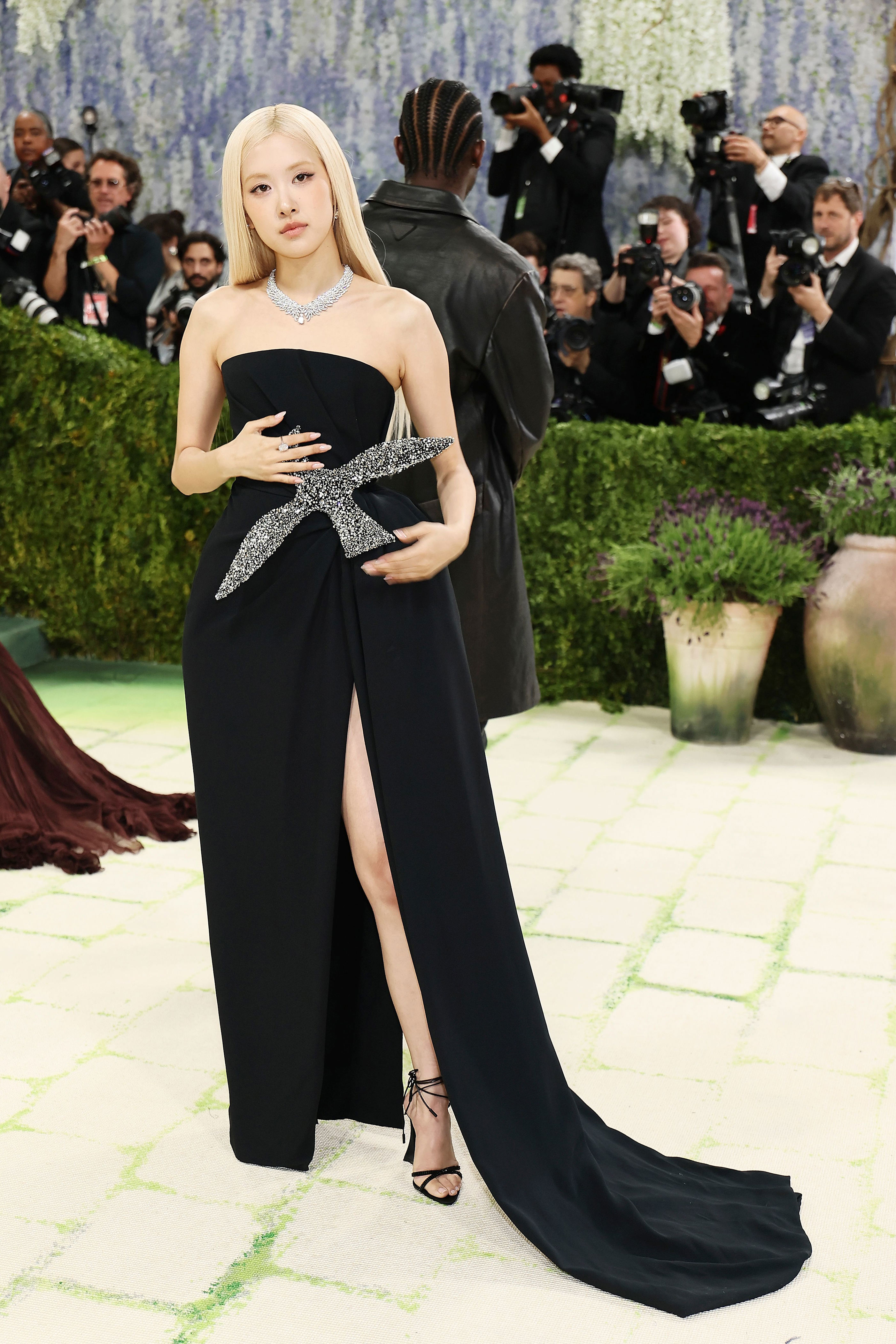 Rosé Fait Du Total Look Cuir Le Fantasme Mode Du Printemps